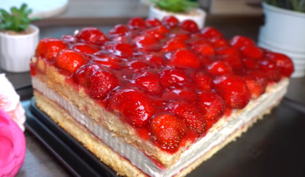 Prajitura cu capsuni si mascarpone – Combinatia perfecta pentru un ...